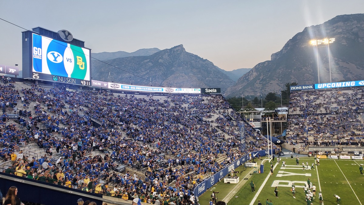 The BYU crowd is 95% royal and it's awesome